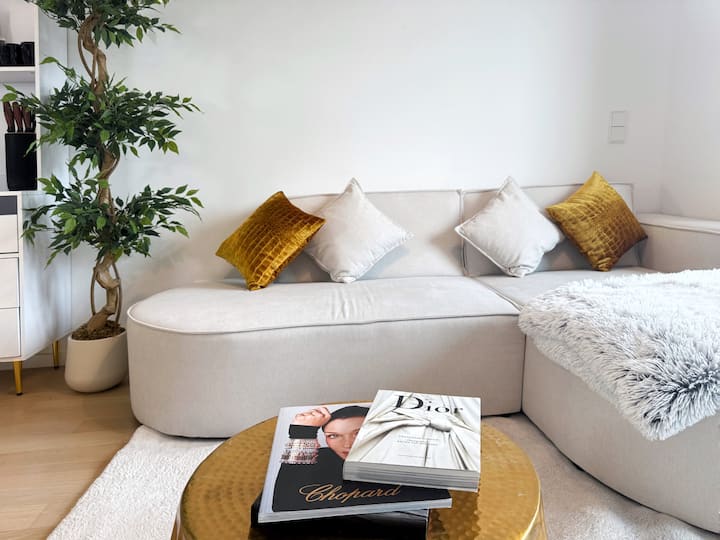 Holidayhome Apartments | Luxery Apartment At Alexa - Berlin