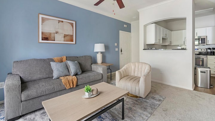 Landing | Stylish 1bd, Gym, Game Room - Jacksonville, FL