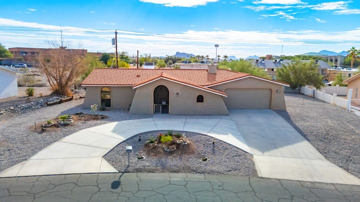 Havahappystay | Walk To Downtown + Boat Parking - Lake Havasu City, AZ