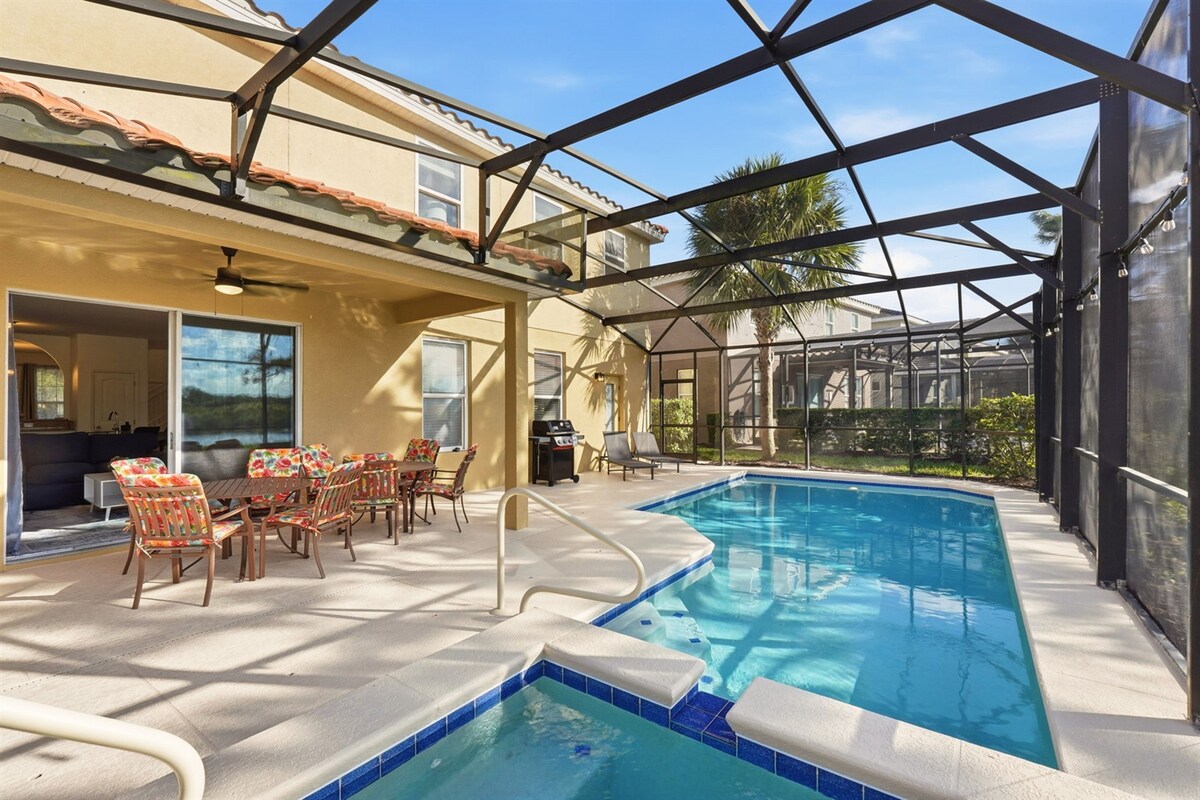 Splendida casa con 5 camere da letto, 5 bagni, piscina privata, spa e ...