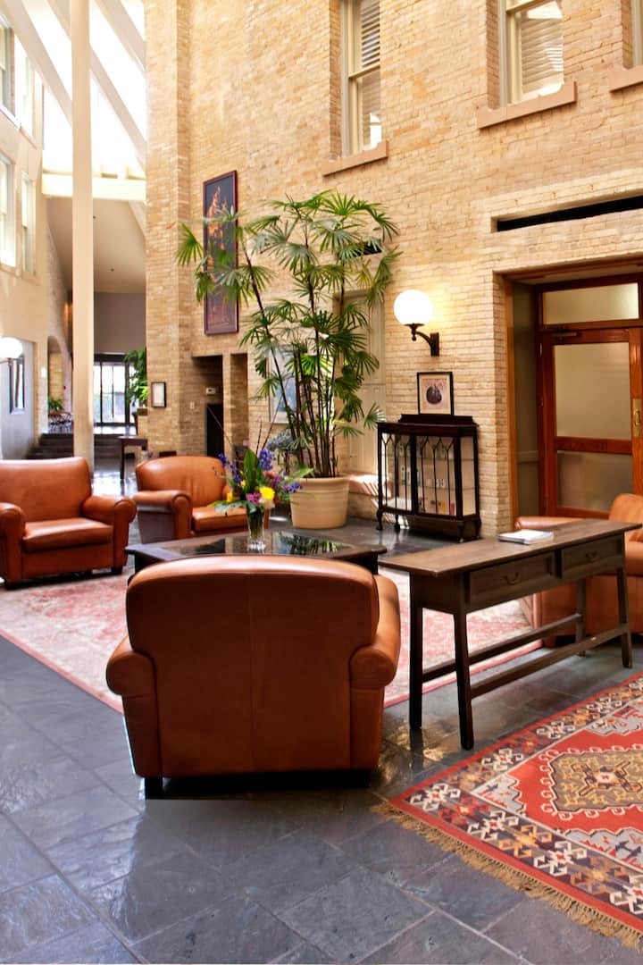 King Room In Downtown San Antonio Landmark - San Antonio, TX