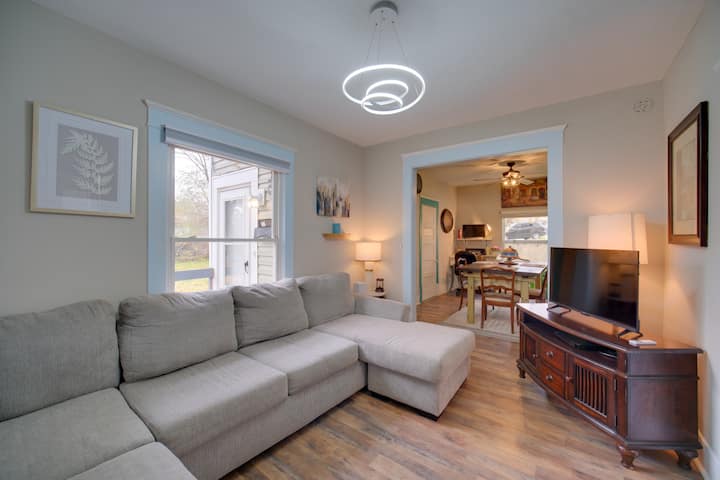 Pet-friendly Highland Square Home W/ Workspace - Akron, OH