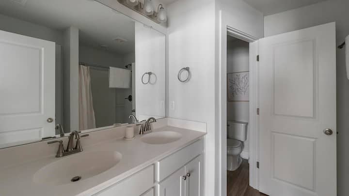 Landing | Stunning 3bd, Gym, Yoga Studio - Summerville, SC