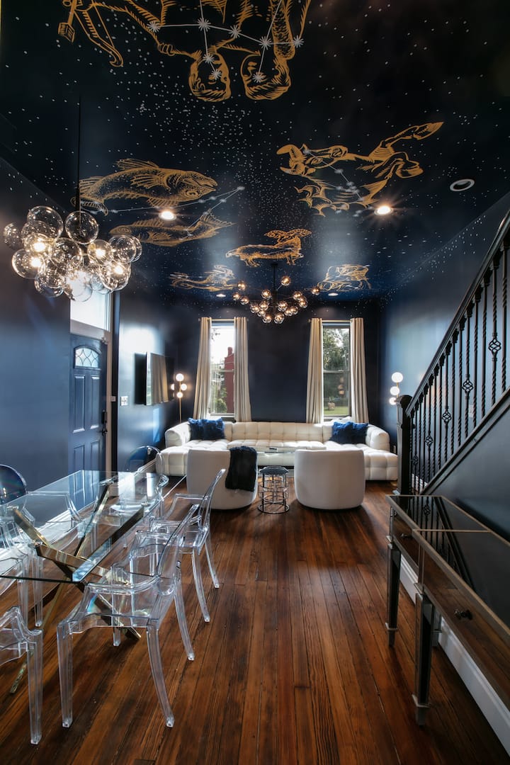 The Celestial House W/ Hot Tub - Saint-Louis, MO