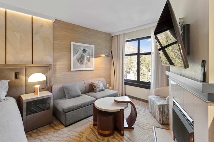 Hillside #508 - Cozy Studio W King Bed, Fireplace - June Lake, CA