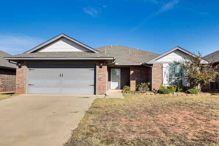 4 Mi To Ou Campus & Stadium! Suburban Norman Home - Norman, OK