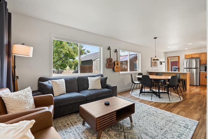 2 Homes Downtown Whitefish W/ Hot Tubs & Big Yard - Whitefish, MT