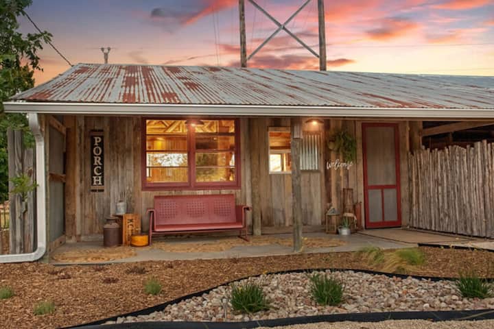 Rustic Cabin With Private Hot Tub And Ev Charger - Fredericksburg, TX