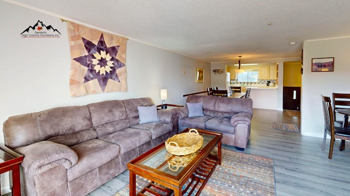 Snowlake B11 • Walk To Golf, Tennis & Skiing - Sugar Mountain, NC