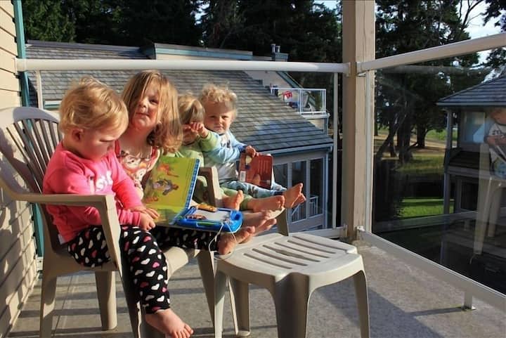 Tanglewood 18 Is Ocean Level Steps From The Beach - Parksville