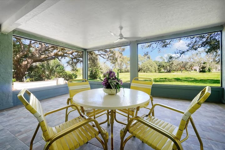 Cozy & Charming Florida Hideout - Haines City, FL