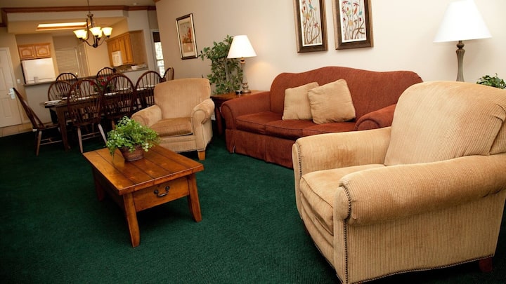 3 Relaxed Rooms Steps From Branson Entertainment - Branson, MO