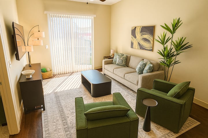 Sleek 1br Downtown | King Bed Escape - Montgomery, AL