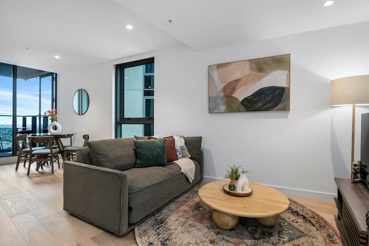 Modern Southbank Escape - Margaret Court Arena