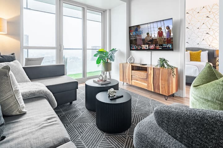 Elite 2br Oasis Cn Tower Steps & Free Parking - Toronto
