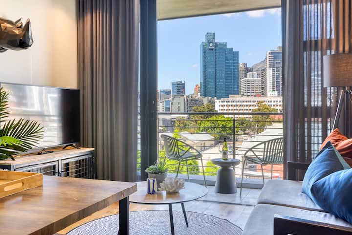 Table Mountain Views & Rooftop Pool | Location! - Cape Town