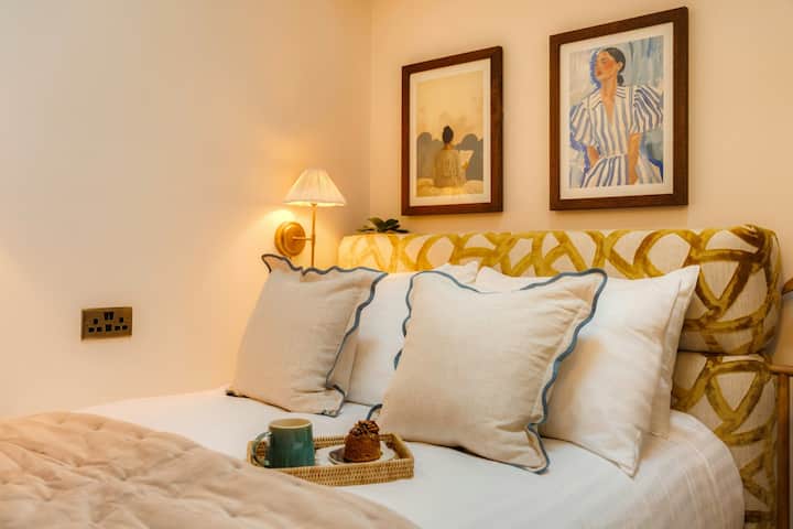 Tower Bridge Road | Snug - London, UK