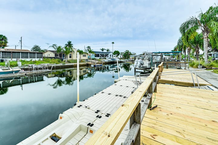 Canal-front Home W/ Boat Dock & Lanai In Hudson - Hudson, FL