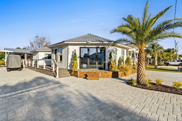 Beacon Breeze- Minutes From The Beach, Sleeps 10, - Mexico Beach, FL