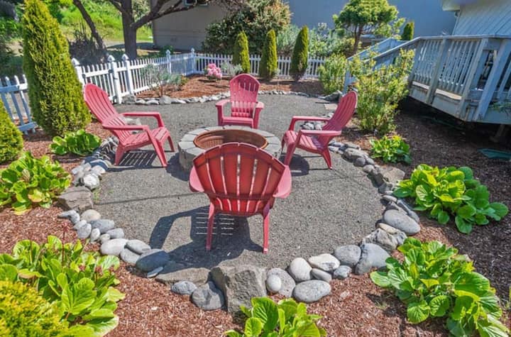 Chateau Serenity Beach House Dog's Welcome - Florence, OR