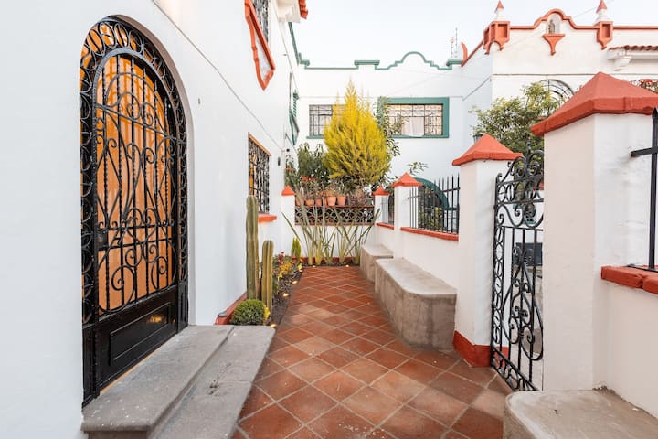 Central House With 4 Bedrooms And Parking - Puebla