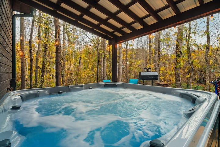 5br Gburg *Hot Tub * Firepit * Arcades * Fireplace - Gatlinburg, TN