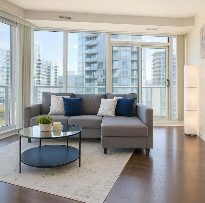 Luxury 2 Bedroom Condo With Balcony - Toronto, ON