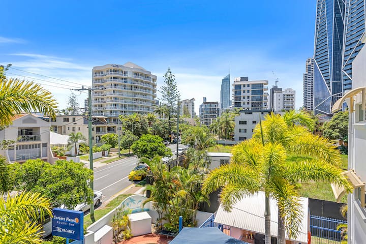 Surfers Beach Resort Coastal Charm Light N Bright - Surfers Paradise