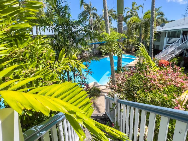 Whispering Palms At Mango House - Airlie Beach