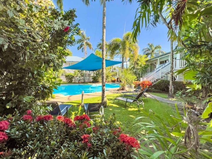 Coconut Cove - Airlie Beach