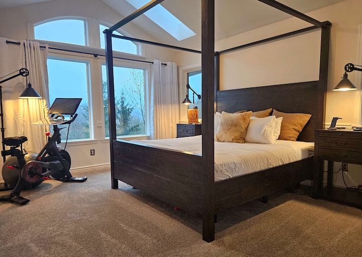 Mt View Private Bedroom Suite W Hot Tub And Arcade - Everett, WA