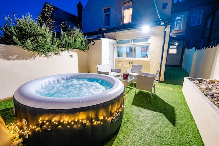 4br 2bath Home -Hot Tub, Free Parking & Games Room - Cardiff