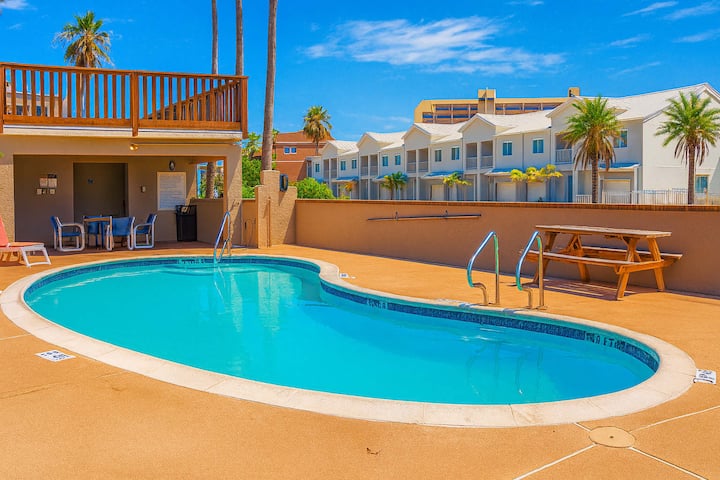 250 Paces To Beach Pool 1st Floor - South Padre Island, TX