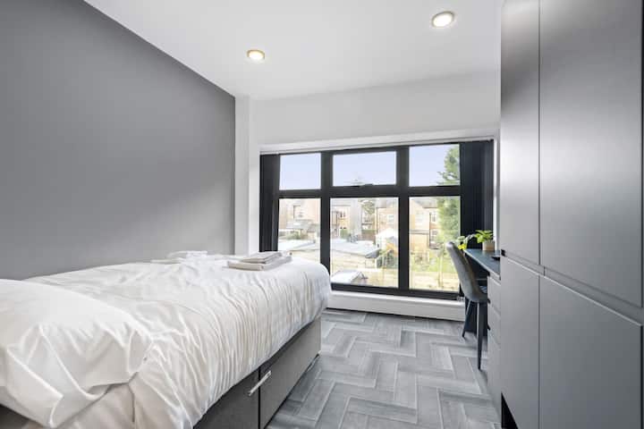 Brand New Spacious Studio In Beeston - Nottingham