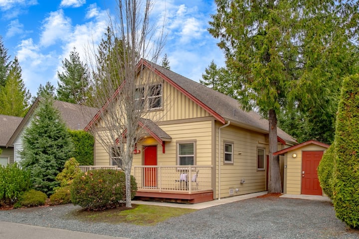 Beach Daze! Peaceful Retreat Near Rathtrevor Beach - Parksville
