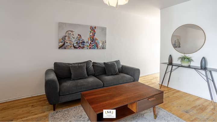 Modern 2br In Plateau – Steps To Downtown - Montreal