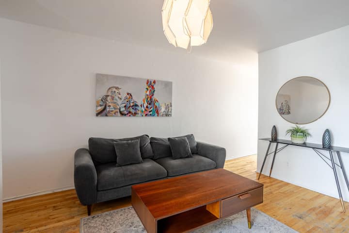 Modern 2br In Plateau – Steps To Downtown - Montreal