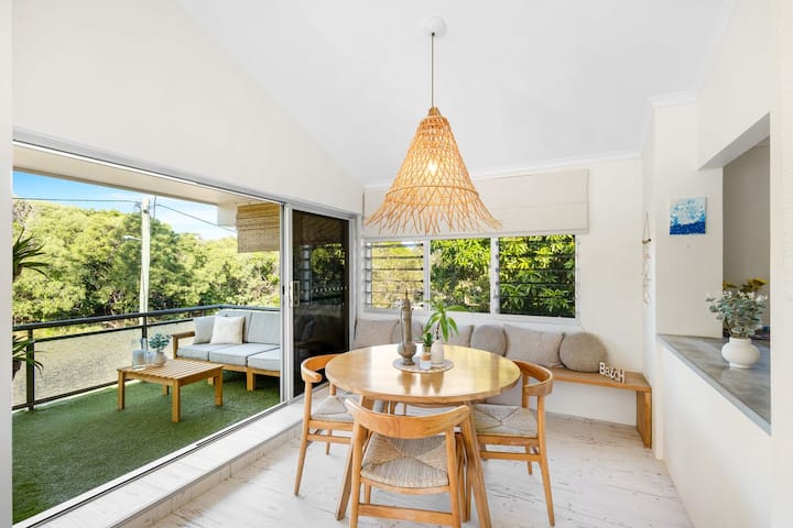 Hidden Gem On Jubilee - Where The Ocean Whispers - Coolum Beach