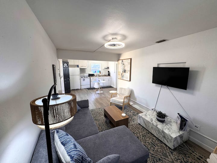 Central Ave Studio, Downtown, Free Parking - St. Petersburg