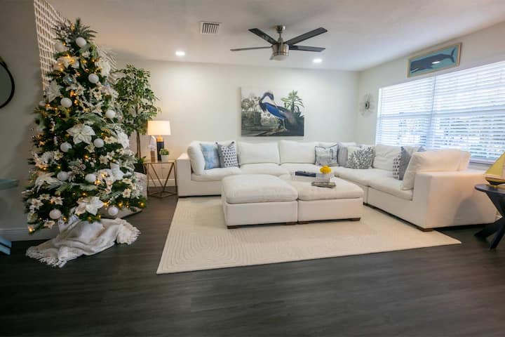 Sarasota Adventure Base On Wood St. - Sarasota, FL