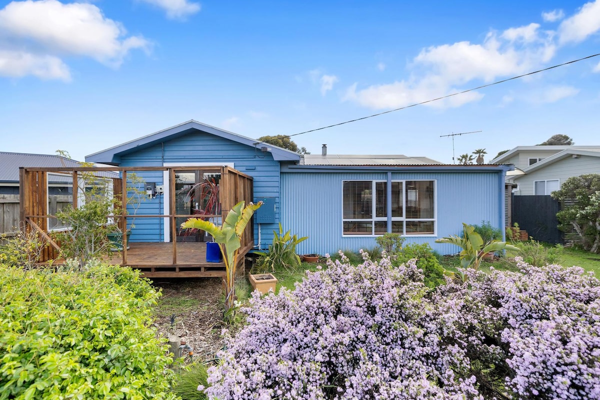 The Nook, cosy beach house in Sunderland Bay - Houses for Rent in ...