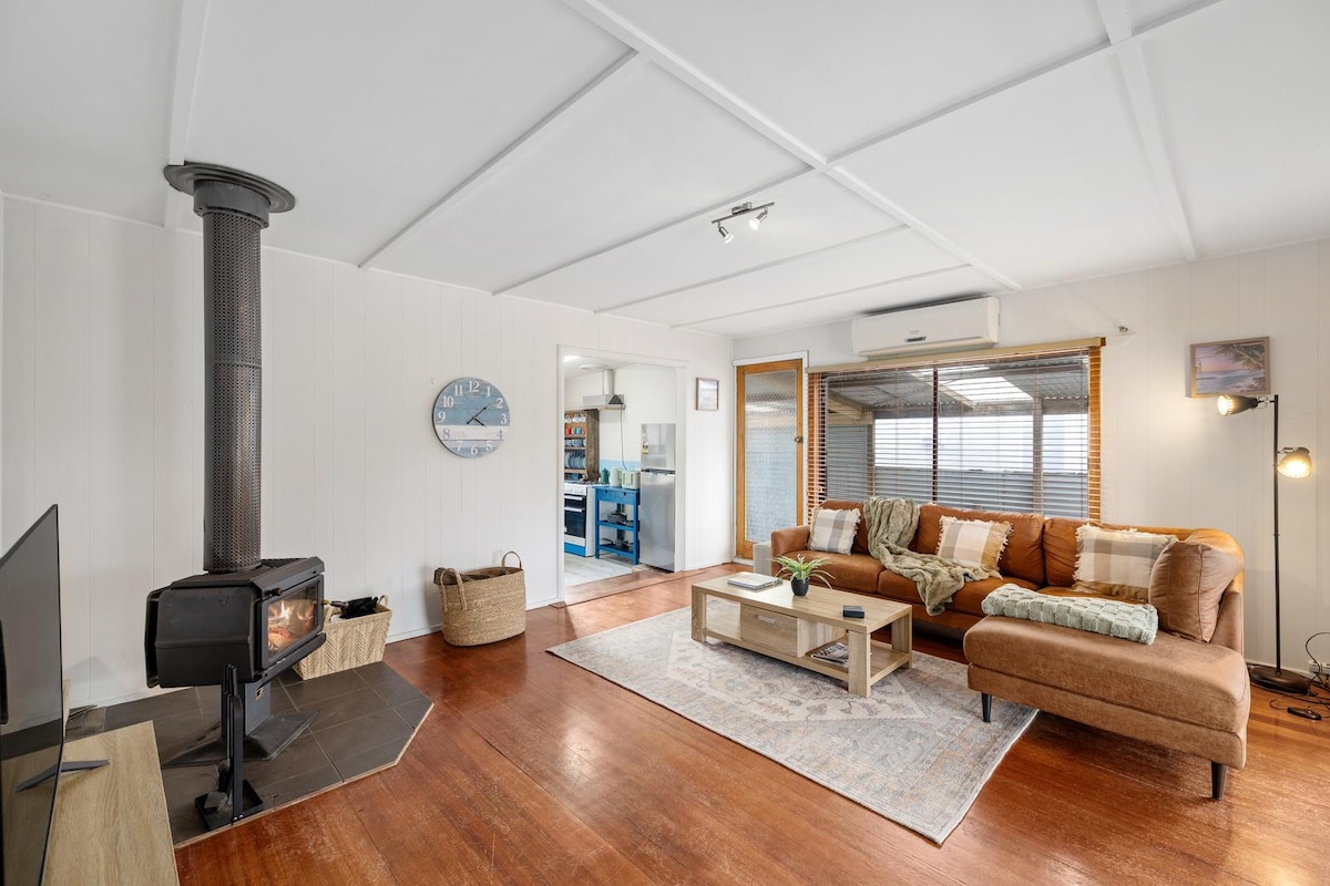 The Nook, cosy beach house in Sunderland Bay - Houses for Rent in ...