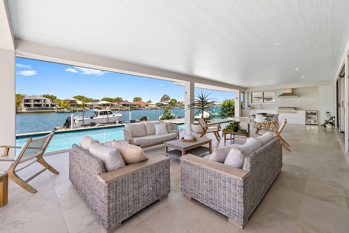Waterfront Showpiece - Caloundra