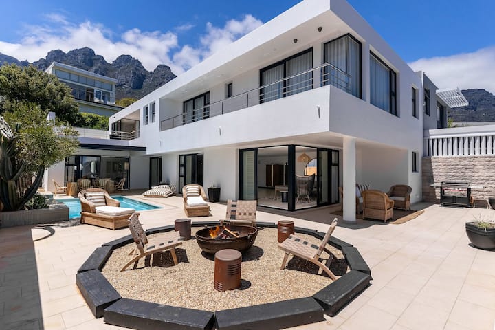 Cape House Camps Bay - Sleeps 10, Pool, Views, Bbq - Camps Bay