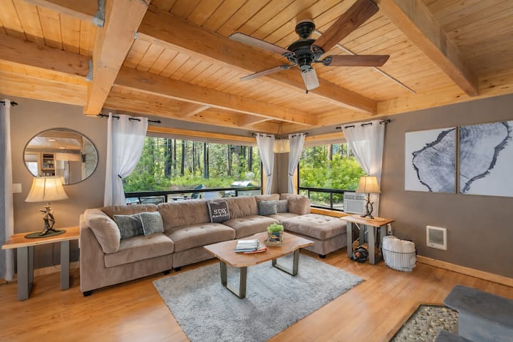 Forest Views | Hot Tub | Dog Area | Deck | Bbq - Lake Chelan, WA
