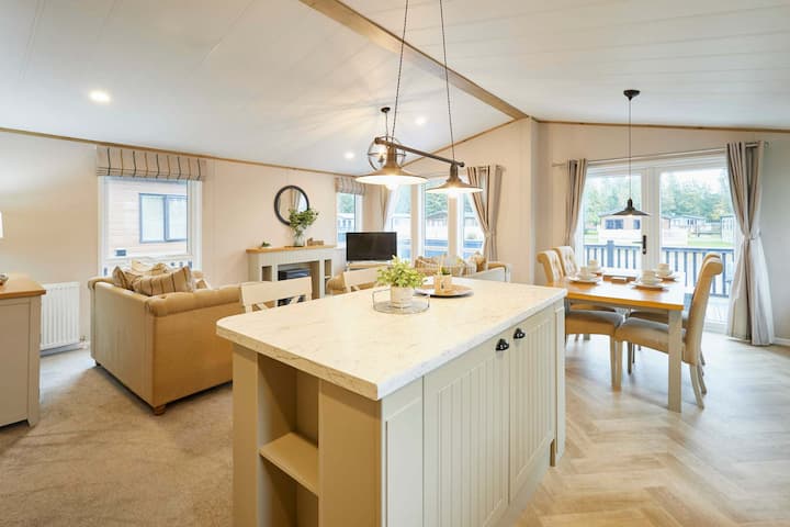 Host & Stay | Luna Lodge - Pocklington
