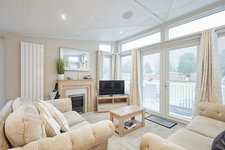 Host & Stay | The Braunston Lodge - Pocklington