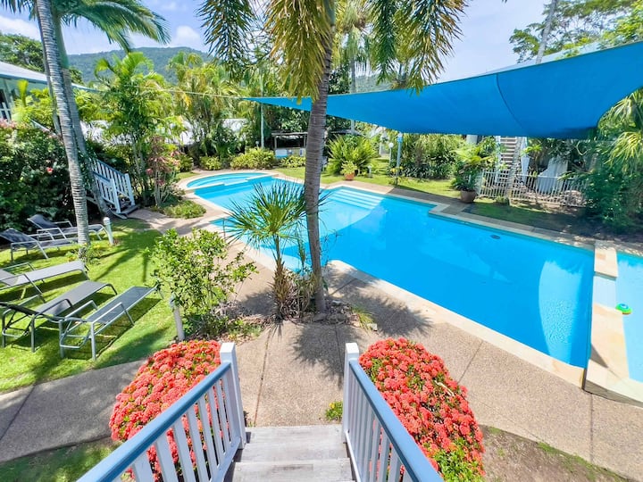 Island Glow - Airlie Beach