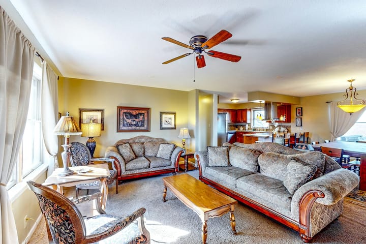 Ranch-style 5br With Grand Views & Giant Yard - Eureka Springs, AR