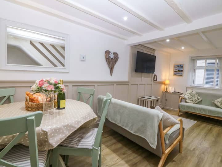 27 Kingshead Street - Abersoch